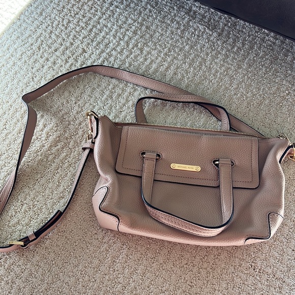 MICHAEL Michael Kors | Bags | Michael Kors Leather Cross Body | Poshmark